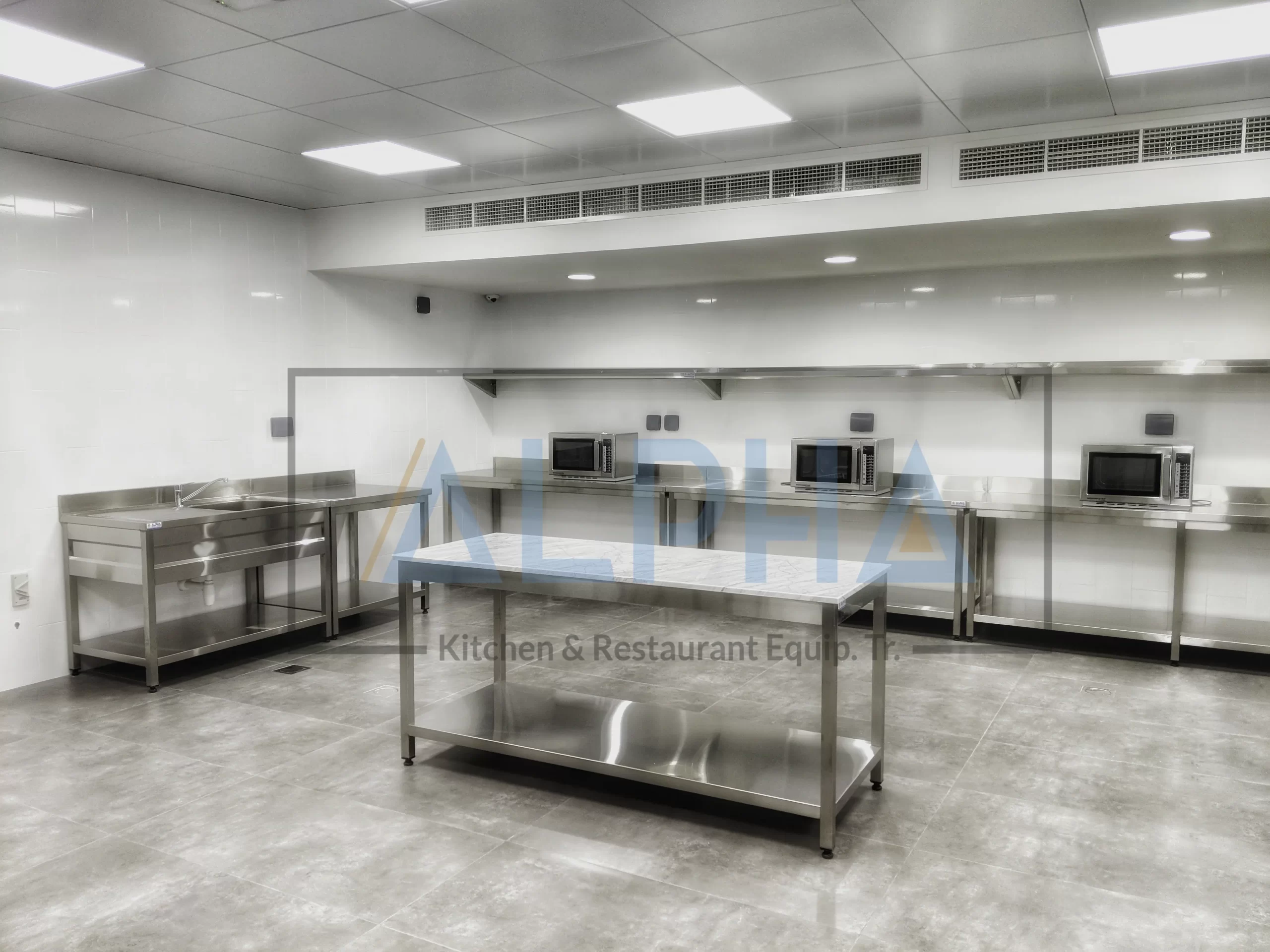 Guide to Buying Stainless Steel Work Tables | UAE